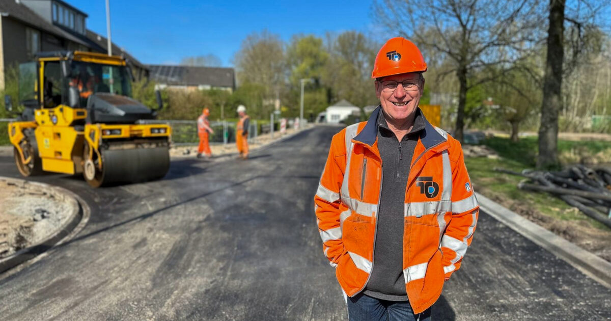 Dostal Wegenbouw | Onze asfaltuitvoerder Martin: 40 jaar in dienst!